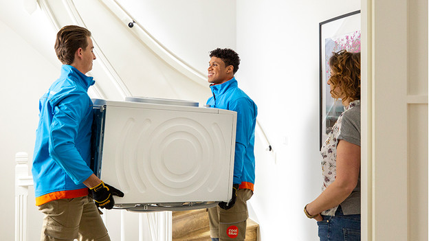 How do I lift my washing machine to the right spot? | Coolblue - Free ...