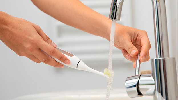 How do you solve issues with your electric toothbrush? | Coolblue ...