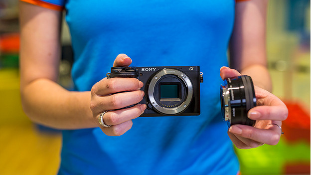 What's a mirrorless camera and why should you choose one? | Coolblue ...