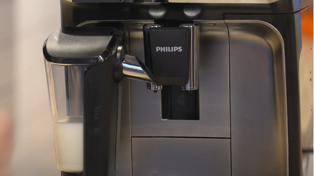 Wie reinigt man das Milchsystem der Philips 2200 und 3200? | Coolblue ...