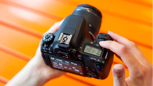 How do I set up my camera manually? | Coolblue - Free delivery & returns