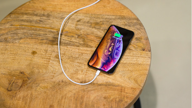 How do you choose a refurbished iPhone? | Coolblue - Free delivery ...