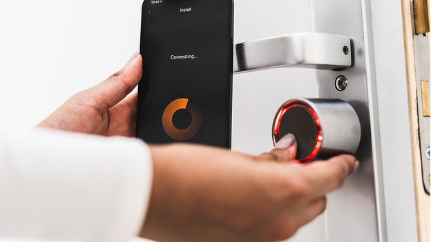 How do you install a Bold smart door lock? | Coolblue - Free delivery ...