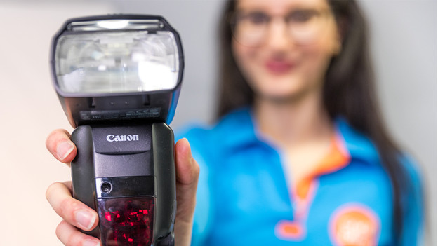 Advice on camera flashes | Coolblue - Free delivery & returns
