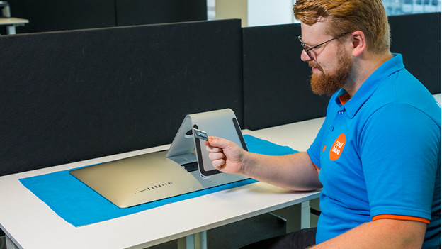 How do you install RAM in your iMac? | Coolblue - Free delivery & returns