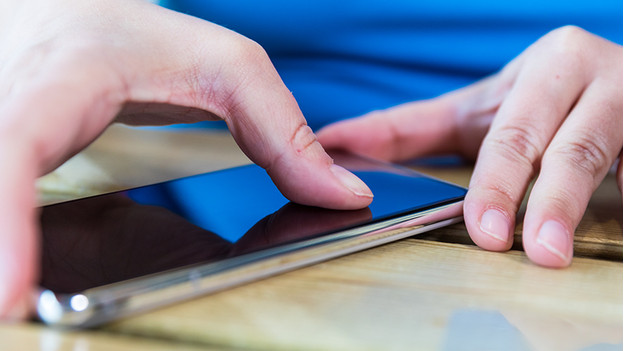 How do you apply a glass screen protector with a fingerprint scanner ...