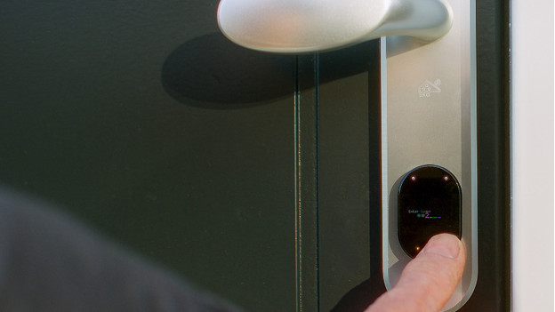 In what ways can you open a smart doorlock? | Coolblue - Free delivery ...