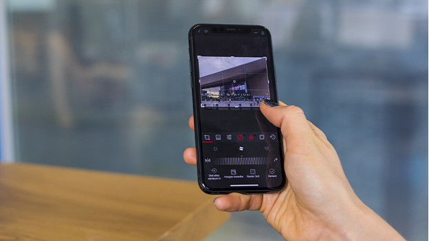 Which iPhone 11 is most comfortable to operate with one hand ...