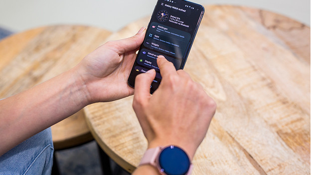 How do you connect your Samsung smartwatch to your smartphone ...