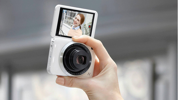 Tips for vlogging about beauty and fashion | Coolblue - Free delivery ...