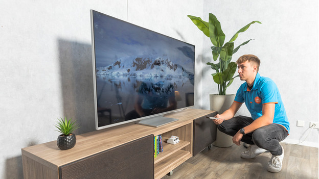 Expert review of the Philips The One (PUS8807) | Coolblue - Free ...