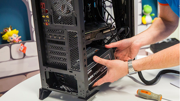 Wie baue ich ein Computernetzteil in meinen PC ein? | Coolblue ...