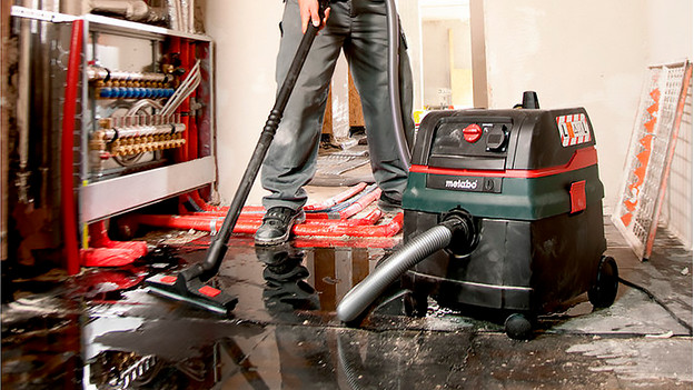 How do you choose a construction vacuum? | Coolblue - Free delivery ...