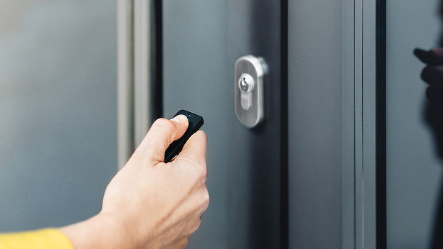 In what ways can you open a smart doorlock? | Coolblue - Free delivery ...