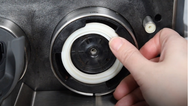 What do you do if your Sage piston machine leaks? | Coolblue - Free ...