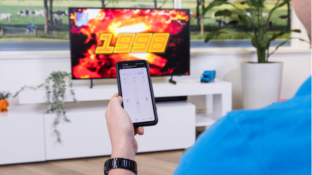 Expert review of the Samsung Tizen Smart Hub | Coolblue - Free delivery ...