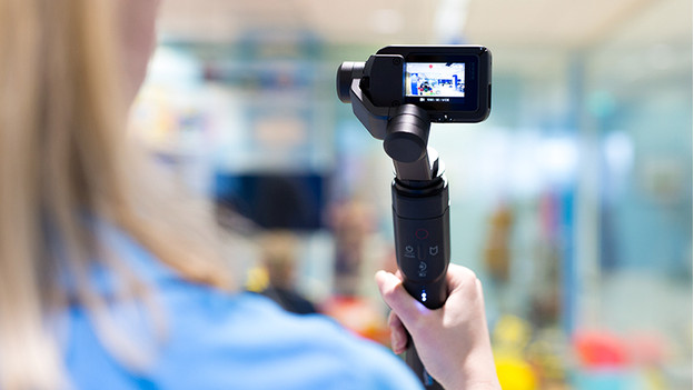 Why choose image stabilization when vlogging? | Coolblue - Free ...