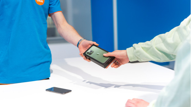 How do you prepare your smartphone for trade-in in the store ...