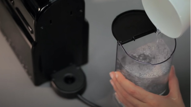 Wie entkalkst du deine Nespresso Inissia? | Coolblue - Kostenlose ...