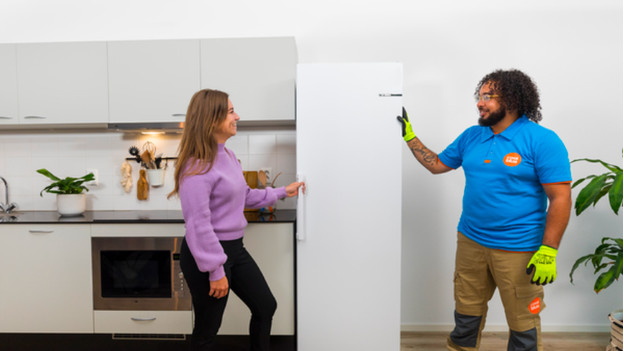 How do you move a freezer? | Coolblue - Free delivery & returns
