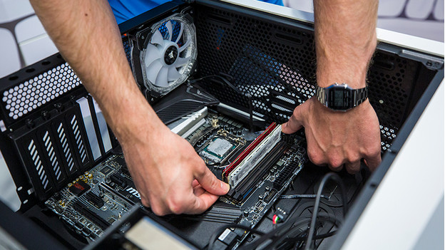 How do you replace the RAM in a desktop? | Coolblue - Free delivery ...
