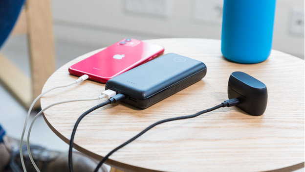 How do you choose the best iPhone power bank? | Coolblue - Free ...