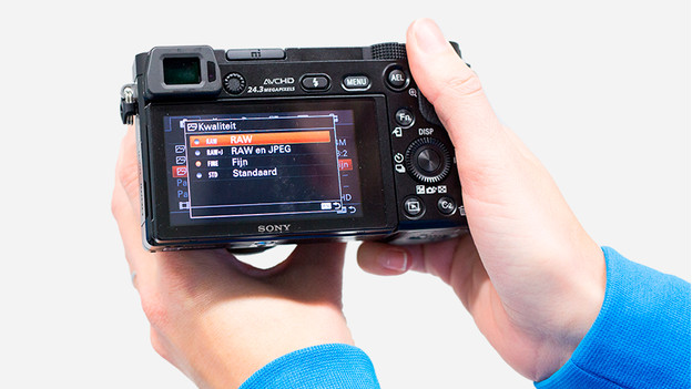 Expert review of the Sony Alpha A6000 | Coolblue - Free delivery & returns