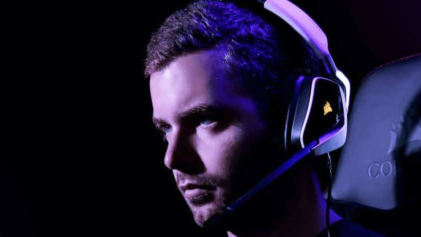 What are the differences between the Corsair HS70 Pro and Void RGB ...