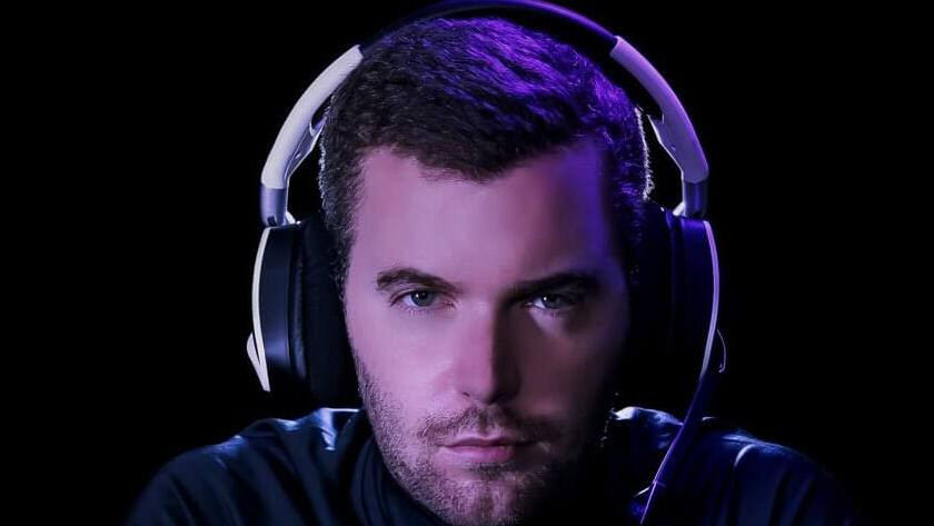 What are the differences between the Corsair HS70 Pro and Void RGB ...